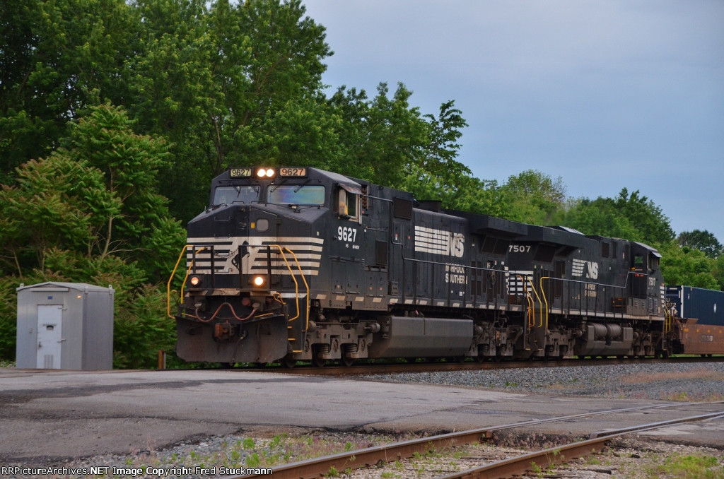 NS 9627 east at Snyder Ave.